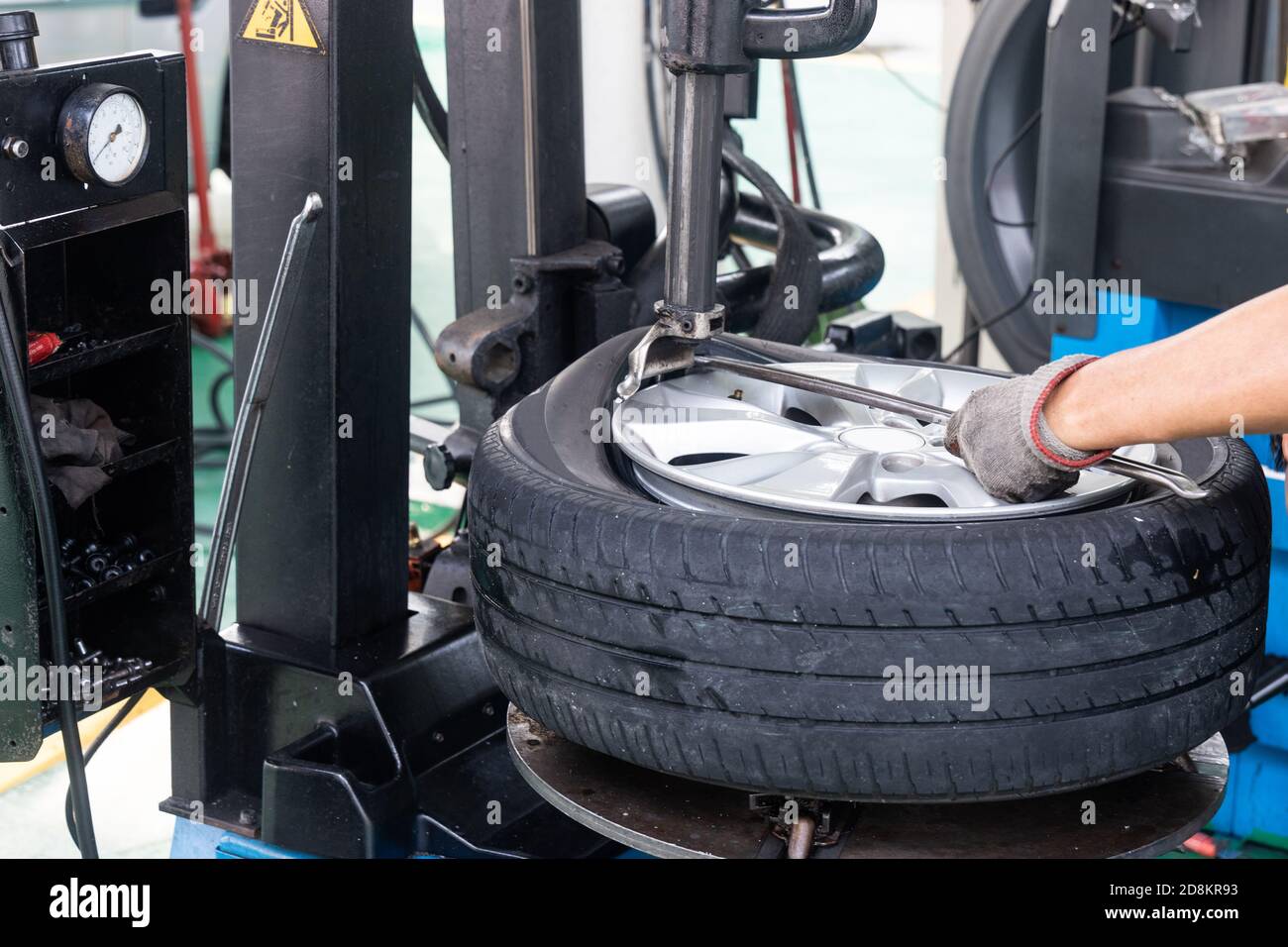 Removing tyre wheel hi-res stock photography and images - Alamy
