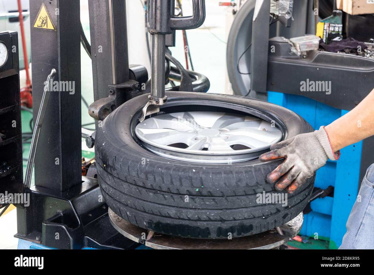Removing tyre wheel hi-res stock photography and images - Alamy