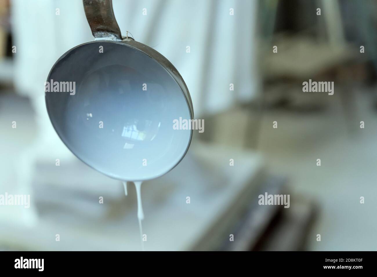 Foundry ladle hi-res stock photography and images - Alamy