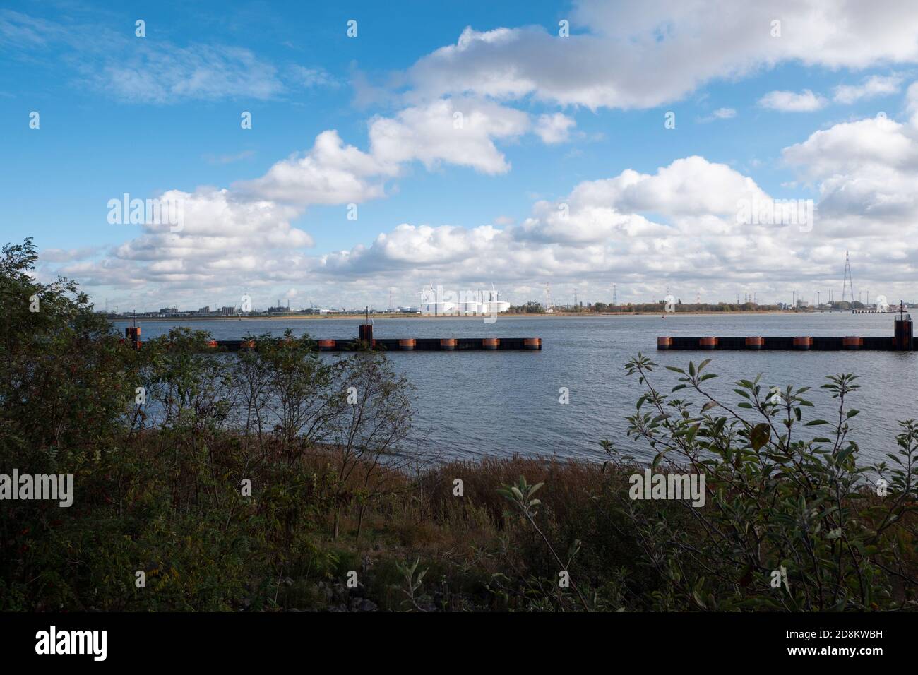 Oiltanking oil storage tanks hi-res stock photography and images - Alamy