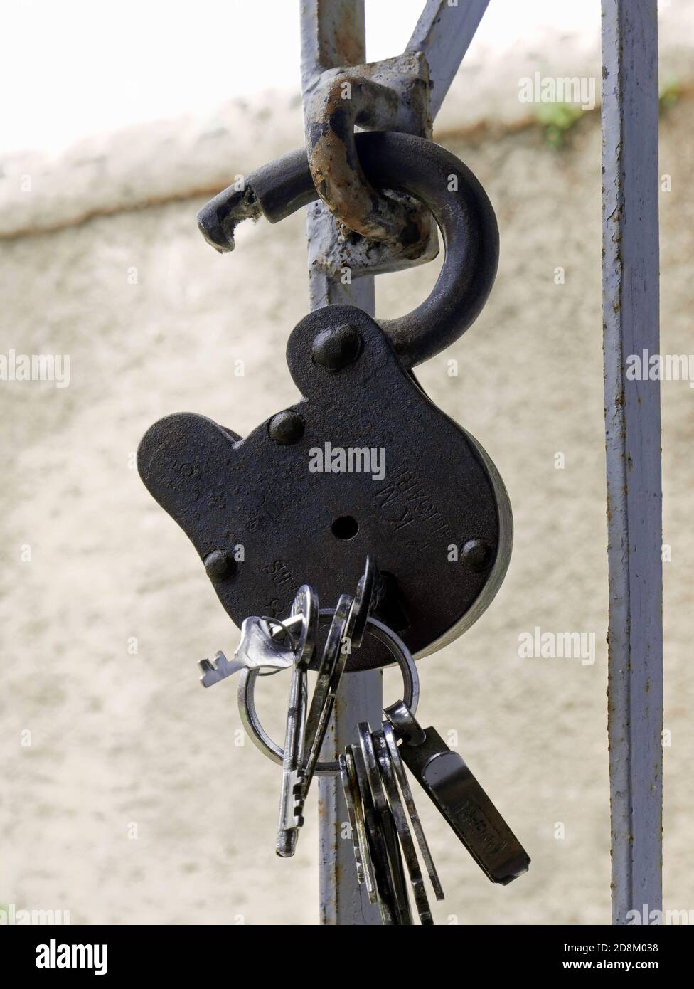 12 Nov 2019 Vintage Old padlock with bunch of keys and key inside Lock ...