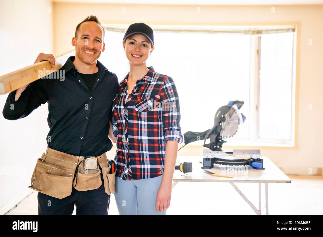 Man woman carpenter measuring hi-res stock photography and images - Alamy