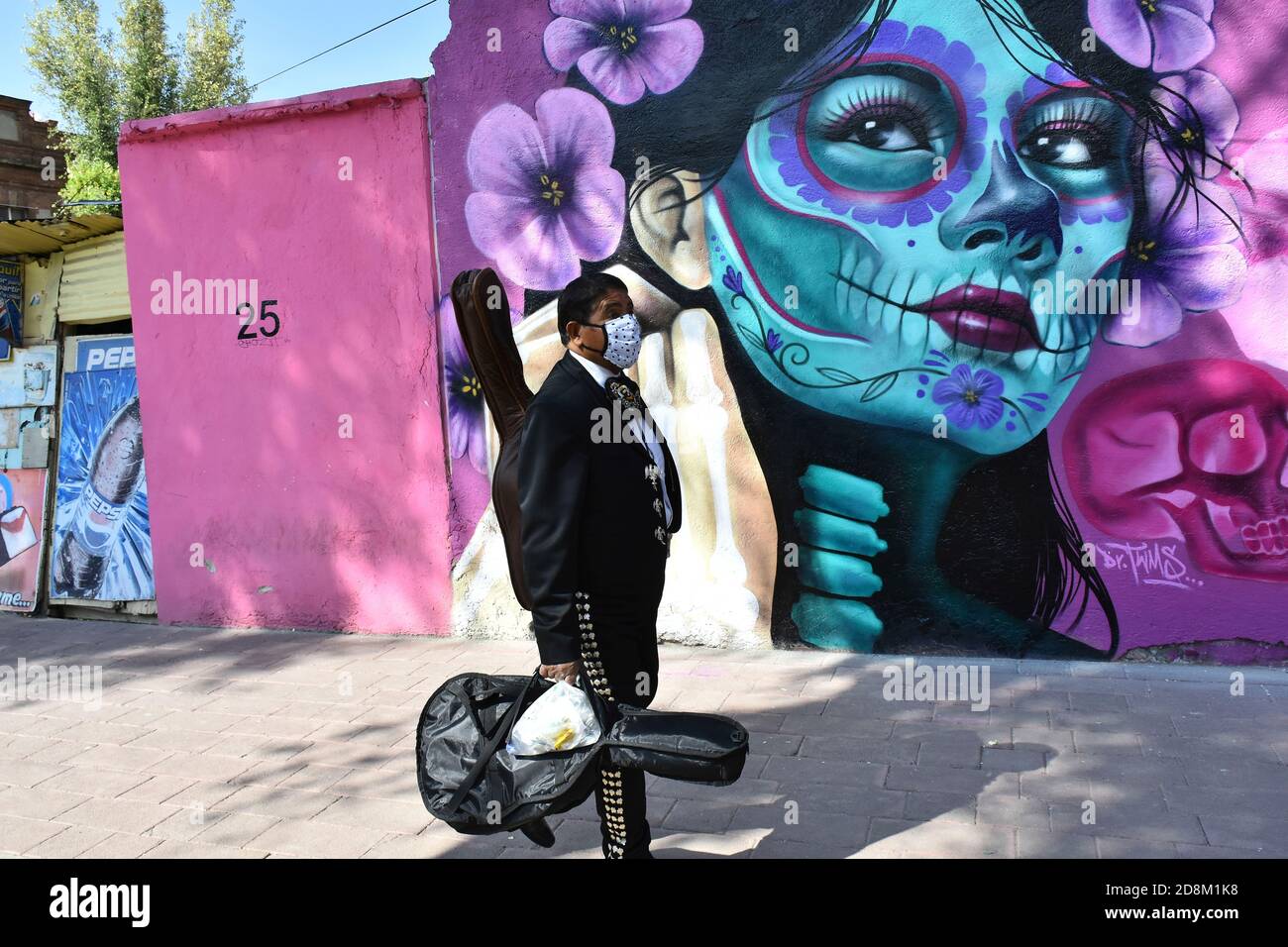 Mexico wall graffiti hi-res stock photography and images - Alamy
