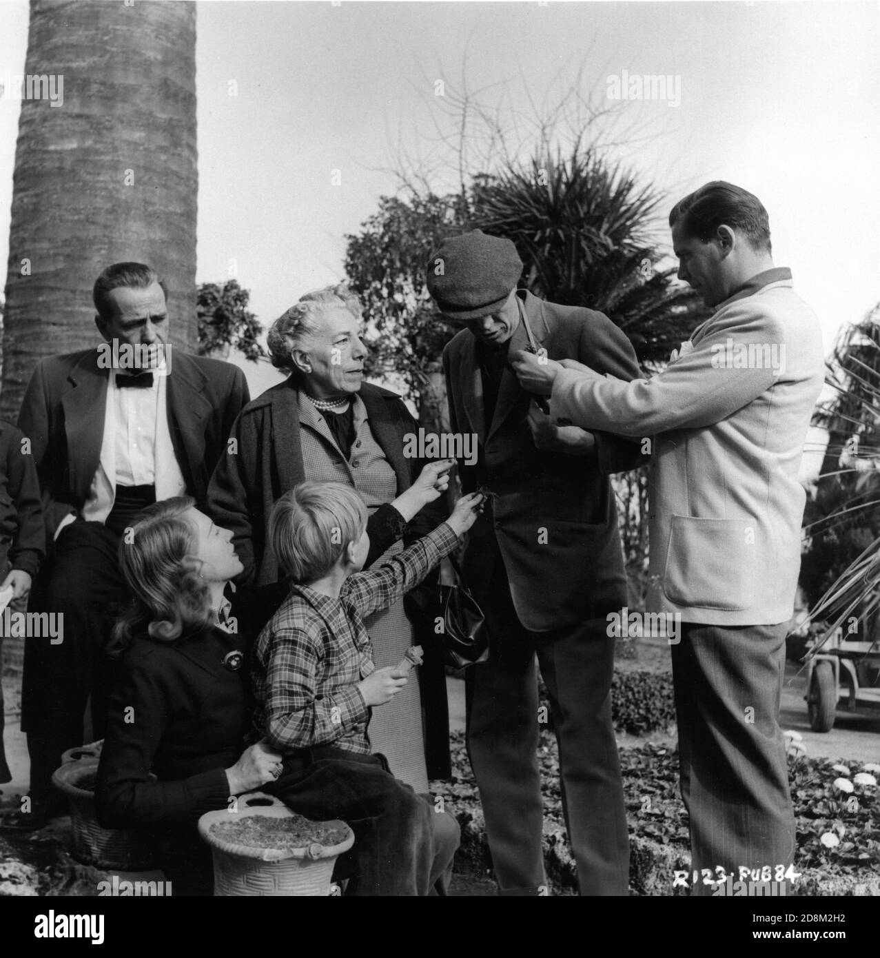 HUMPHREY BOGART JOHN HUSTON and Boom Operator KEVIN McCLORY on set ...