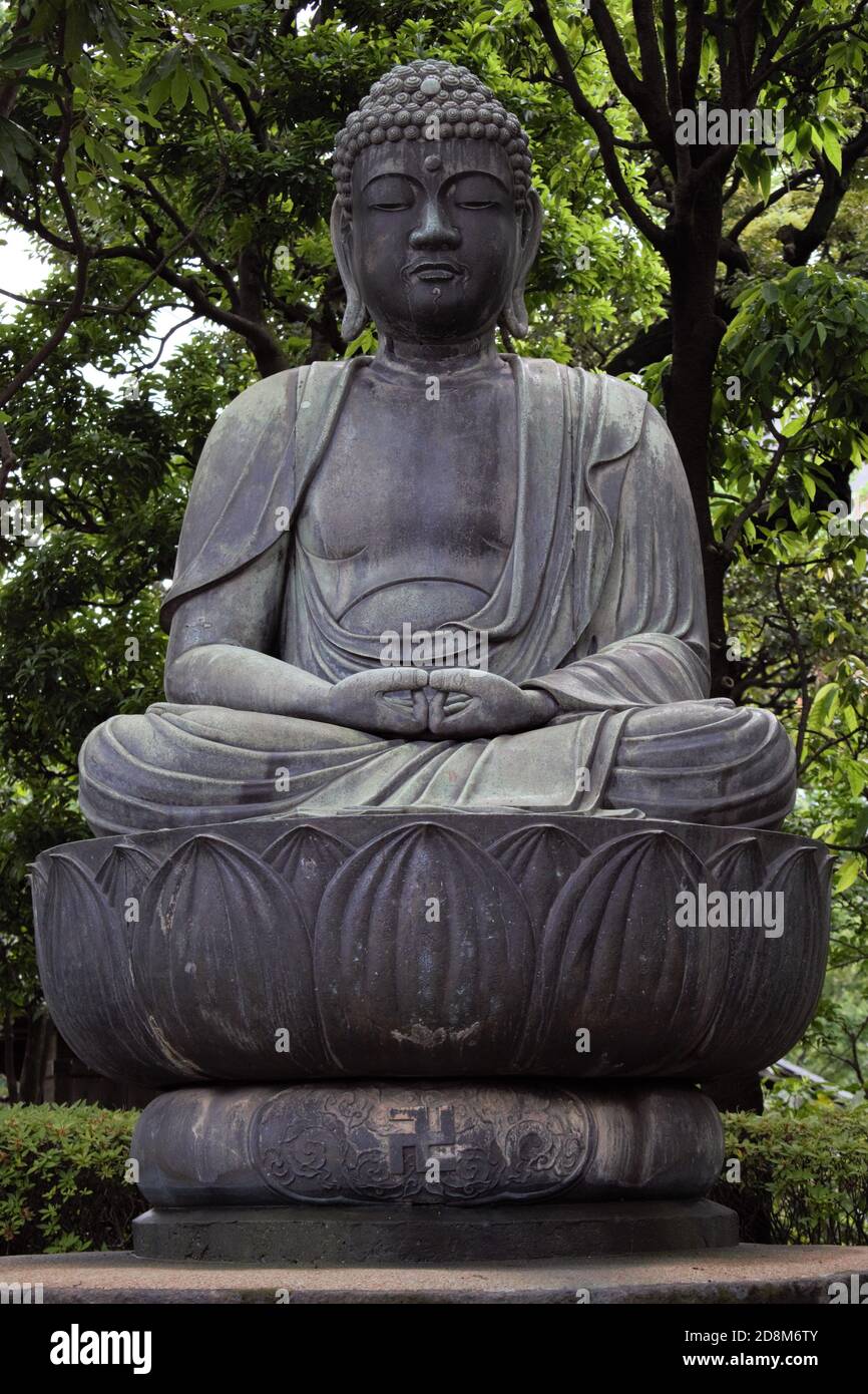 Buddha statue in the garden of Senso-ji Temple, Asakusa, Tokyo, Japan ...