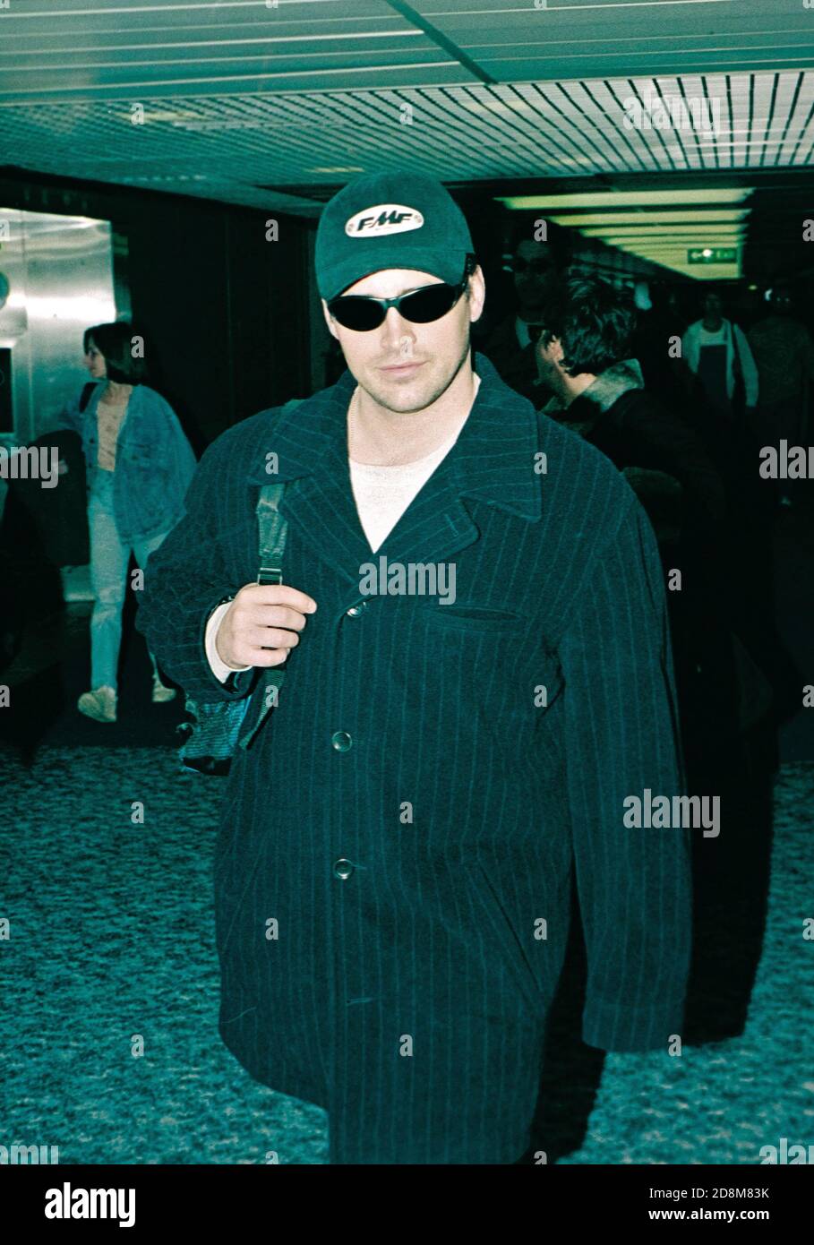 Cast of the TV series 'Friends' arriving at Heathrow Airport March 1998 ...