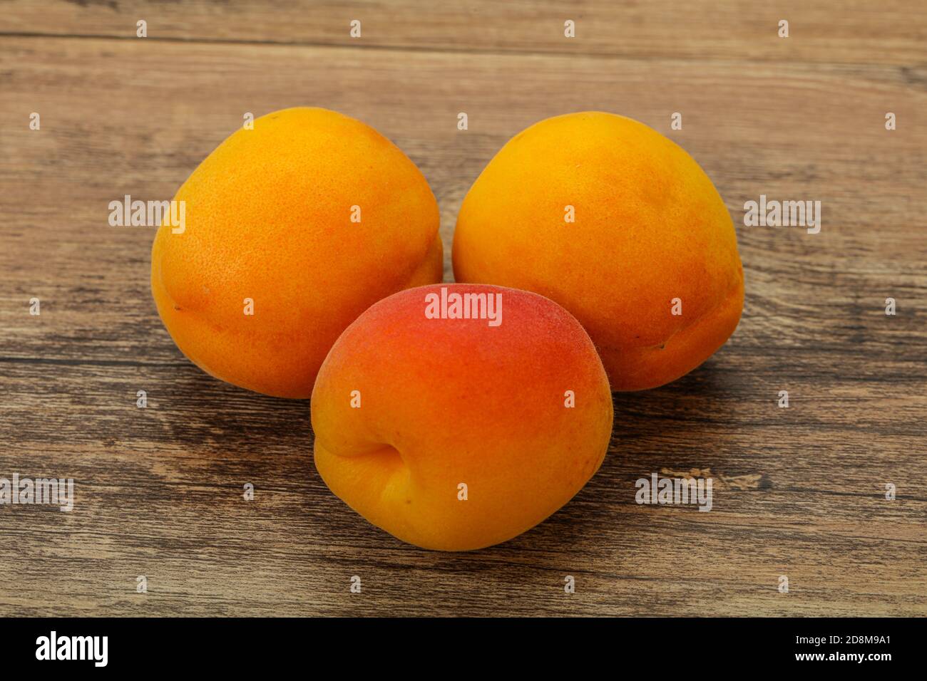 Fresh ripe sweet few apricots fruit Stock Photo - Alamy