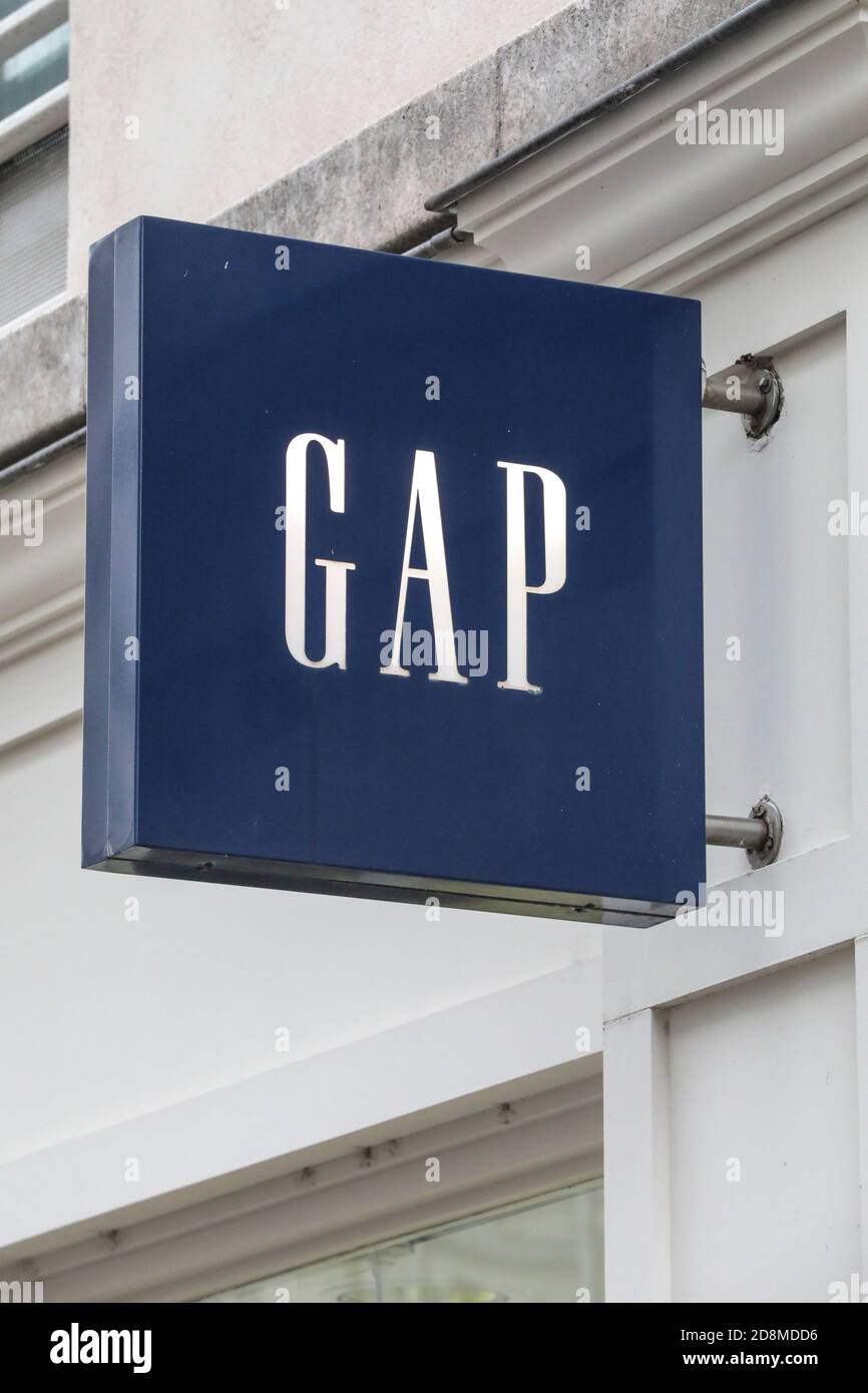 GAP CONSIDERING CLOSING ALL SHOPS ACROSS EUROPE Stock Photo - Alamy