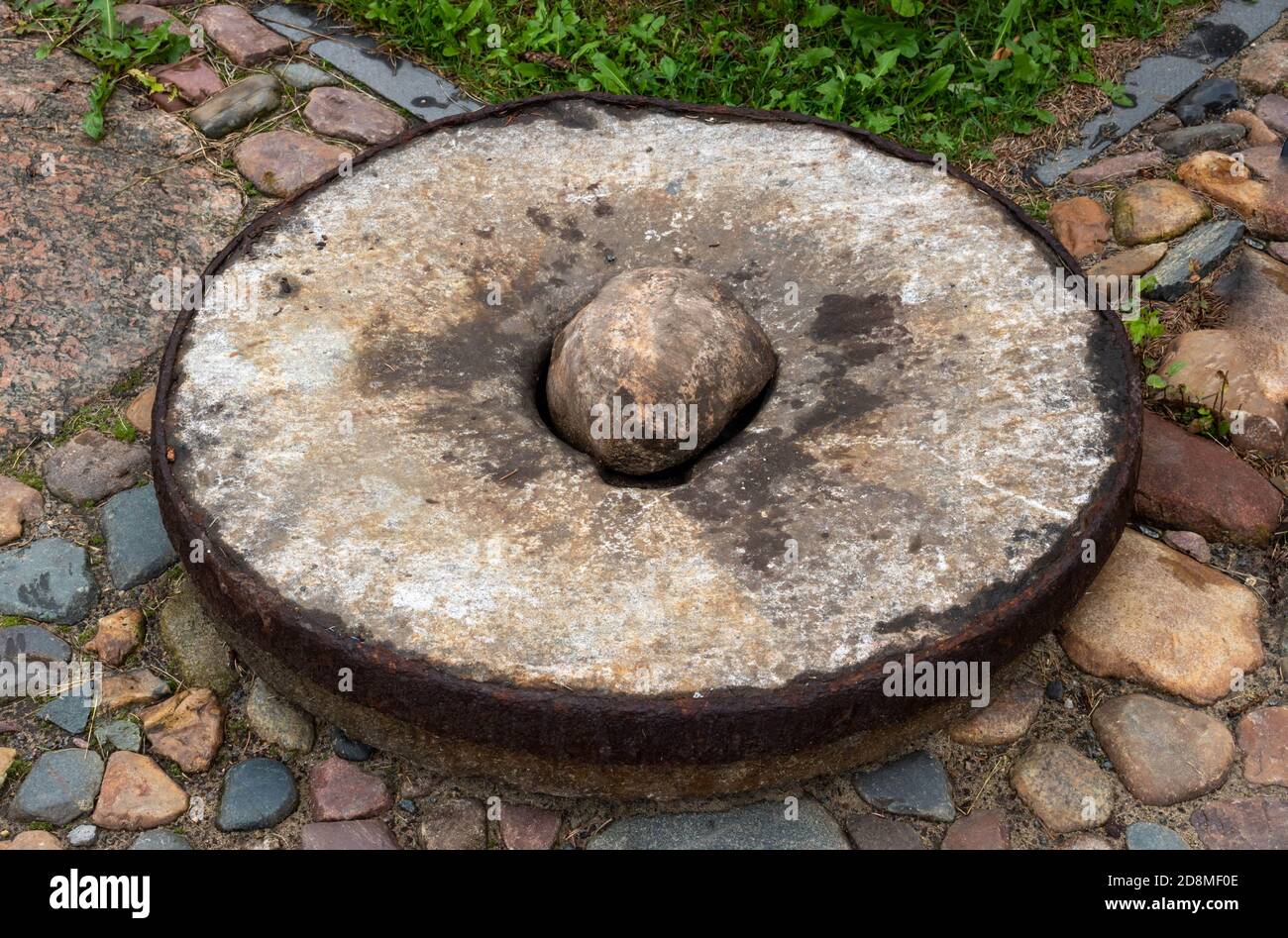 Circle pattern stone block paving hi-res stock photography and images ...