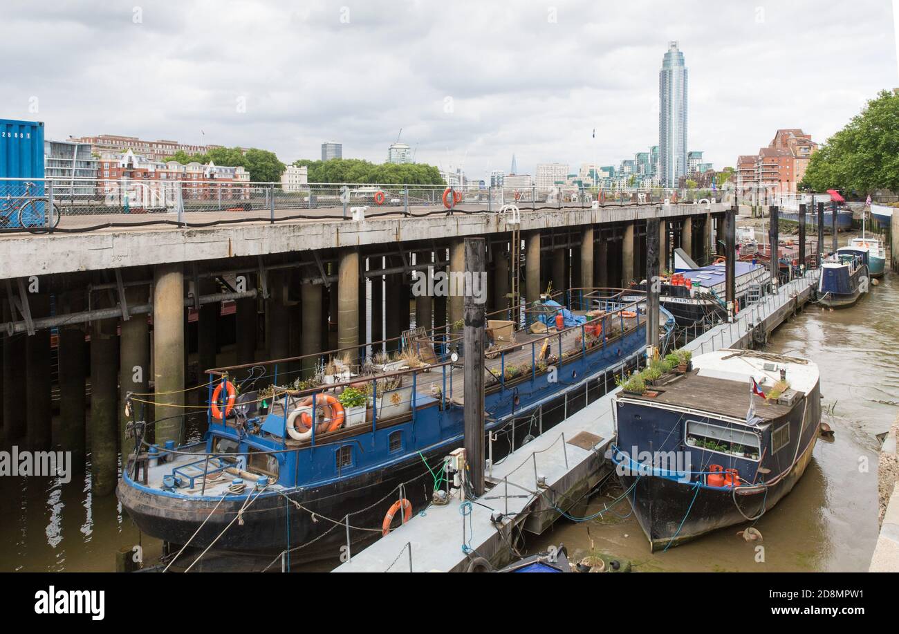 Nine Elms Pier tideway walk Stock Photo - Alamy