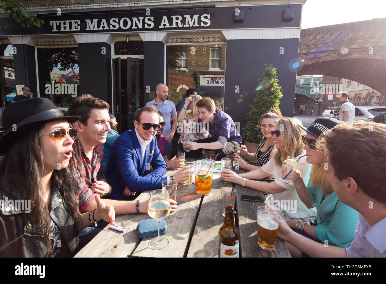 Masons arms pub hi-res stock photography and images - Alamy