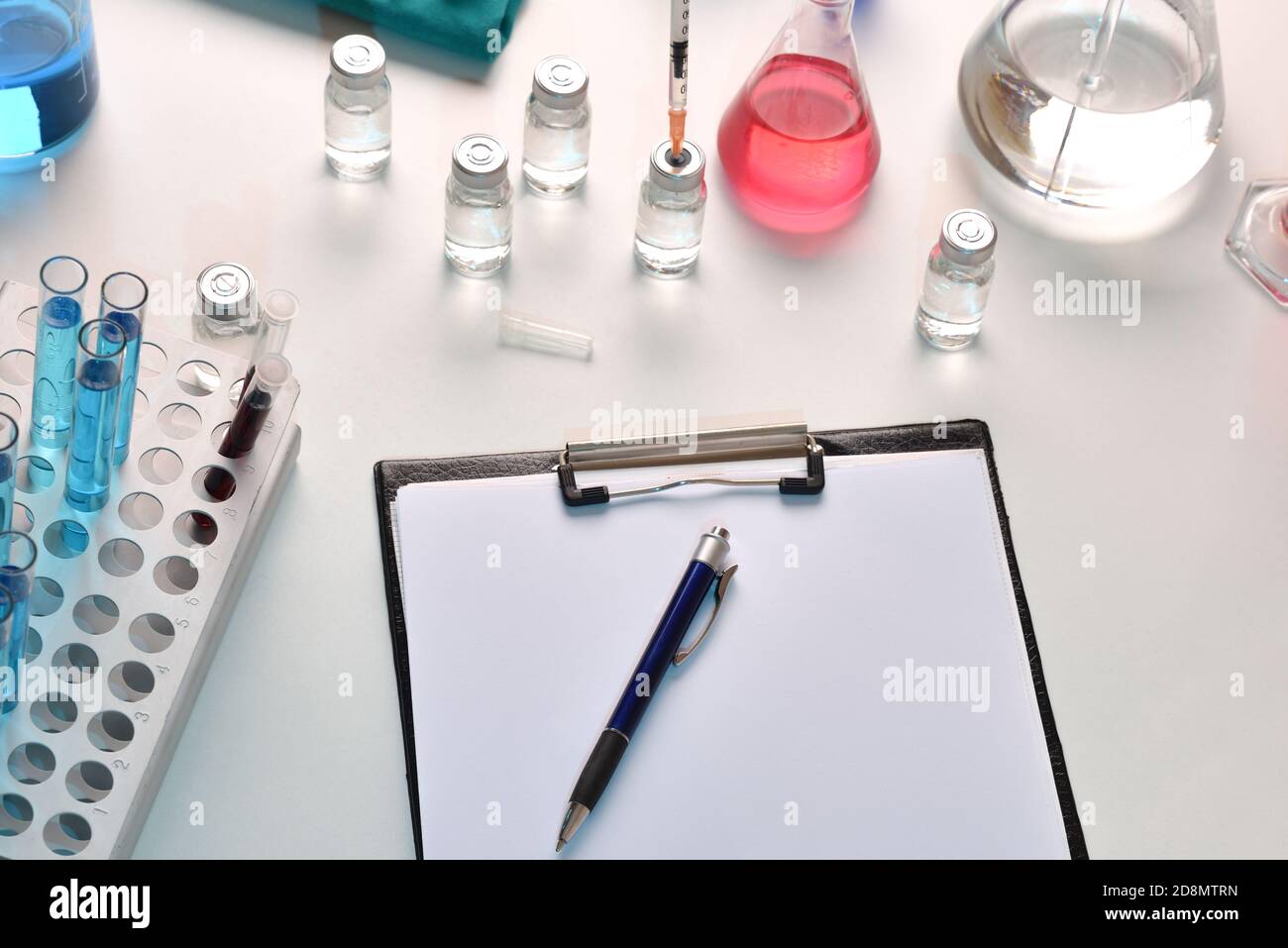 Injectable pen hi-res stock photography and images - Alamy