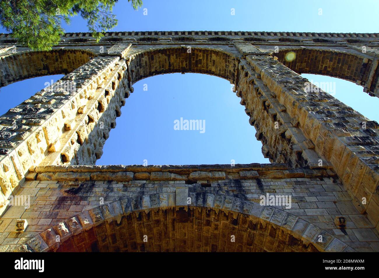 Stone aqueduct hi-res stock photography and images - Alamy