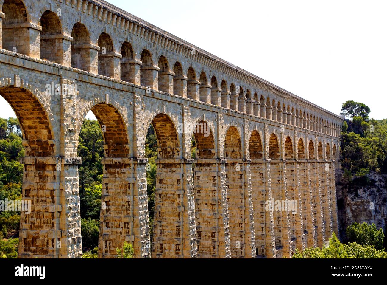 Stone aqueduct hi-res stock photography and images - Alamy