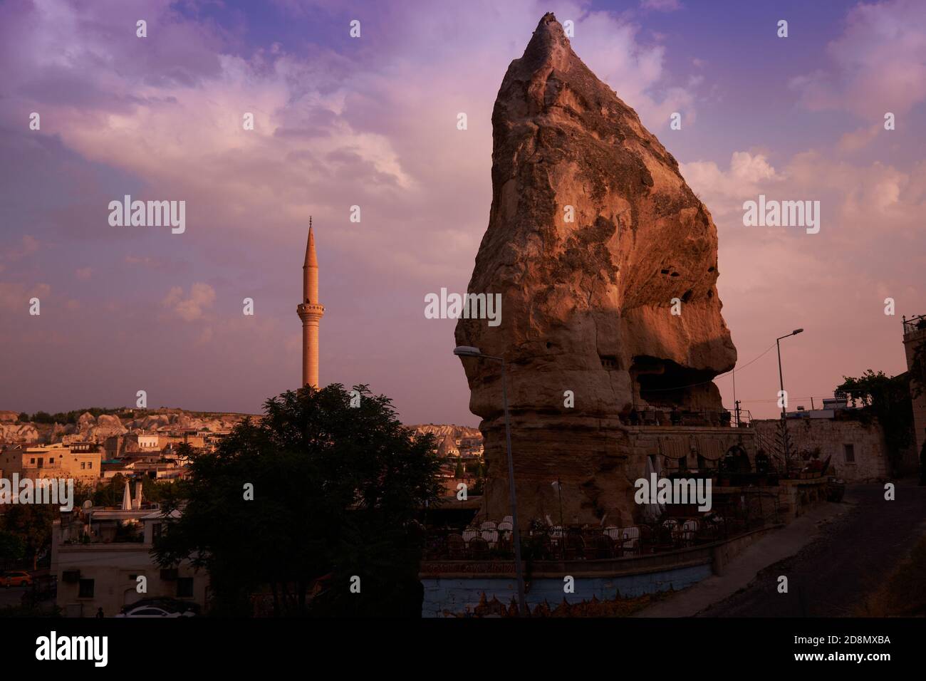 Cave restaurant hi-res stock photography and images - Alamy