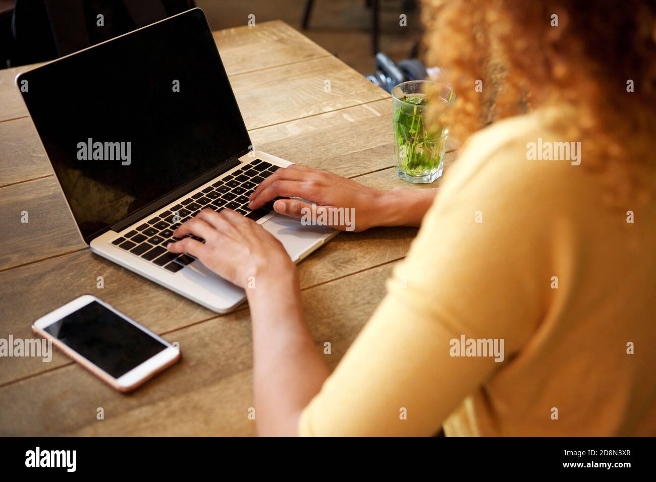 Laptop screen from behind hi-res stock photography and images - Alamy