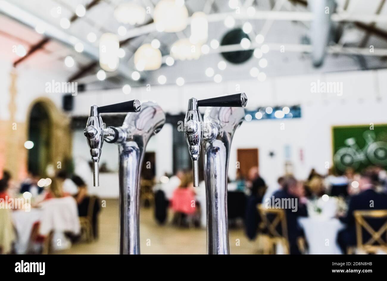 Double tap beer pump hi-res stock photography and images - Alamy
