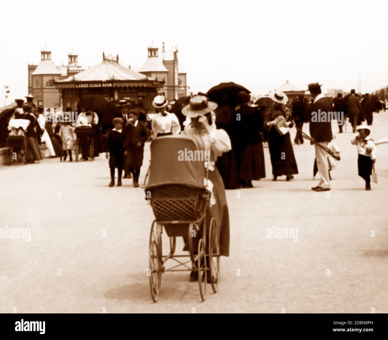 Rhyl promenade hi-res stock photography and images - Alamy