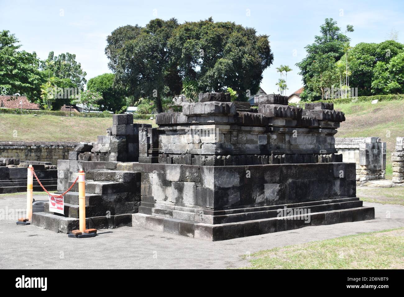 (front view) small pervara or perwara temple in the Sambisari Temple ...