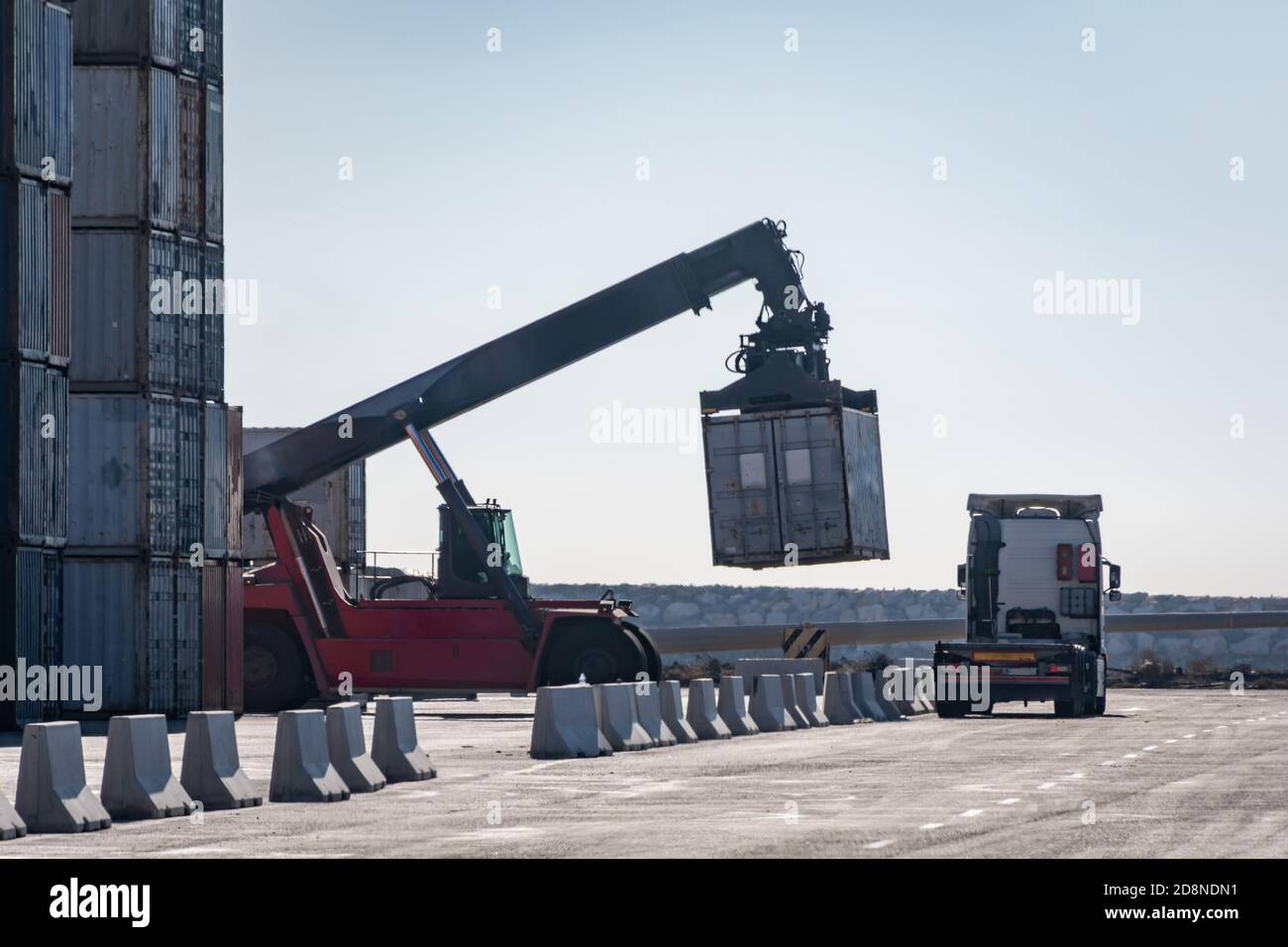 Crane container building hi-res stock photography and images - Alamy