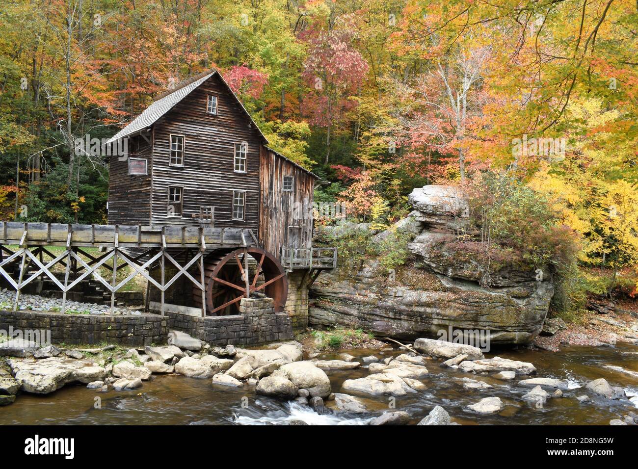 Yellow mill pond bridge hi-res stock photography and images - Alamy
