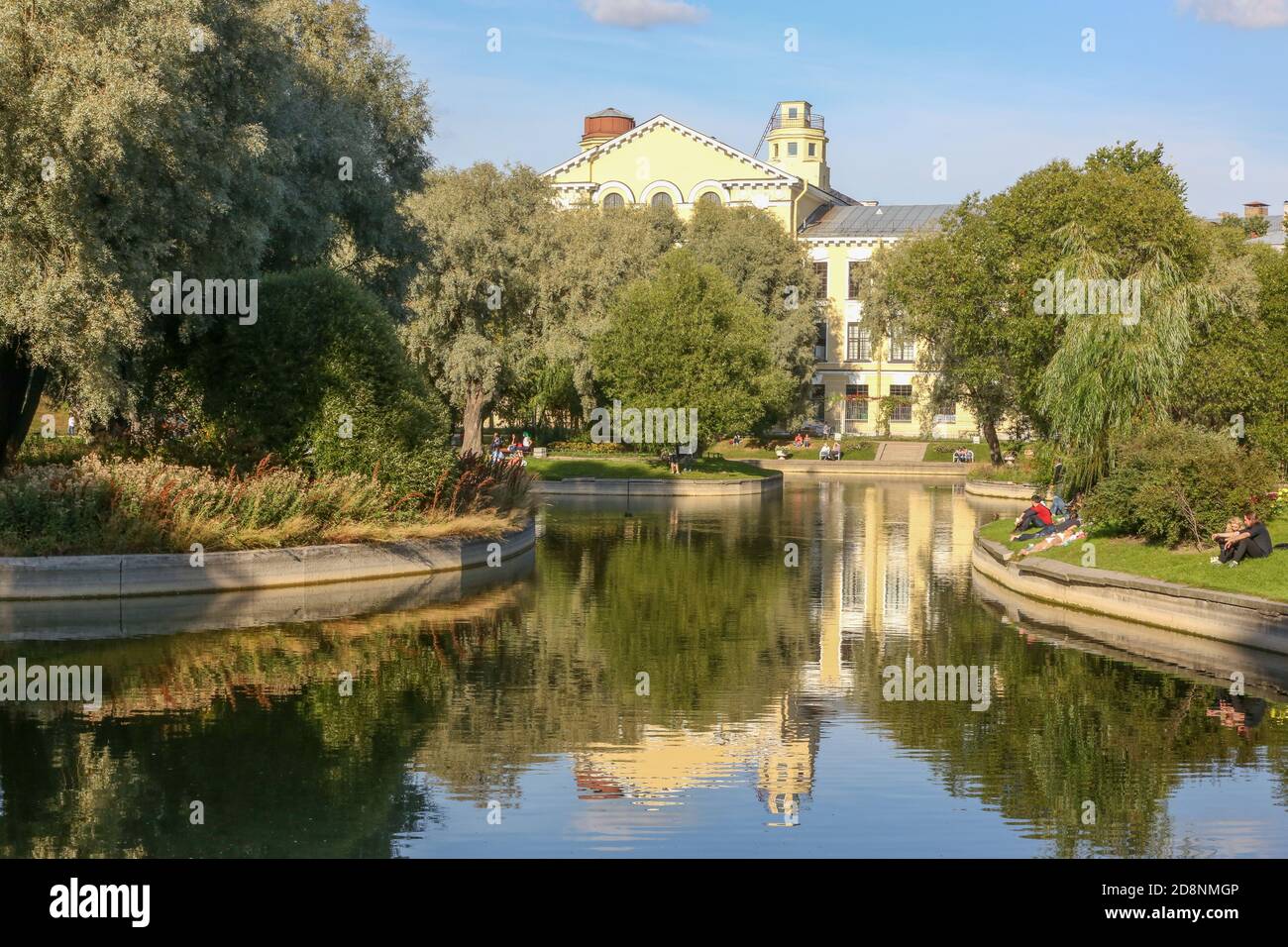 Sad park hi-res stock photography and images - Alamy