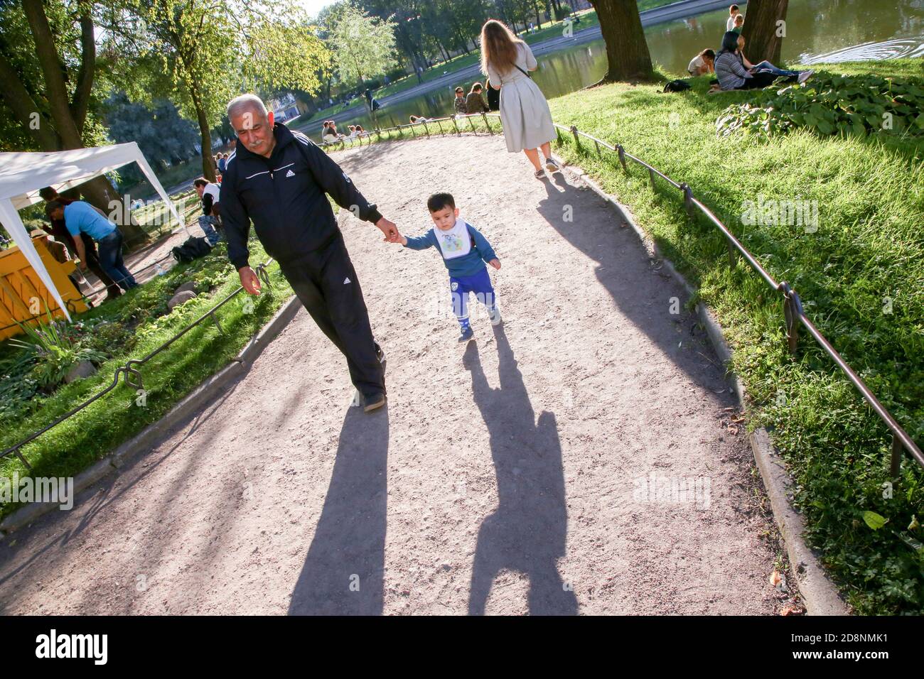 Sad park hi-res stock photography and images - Alamy