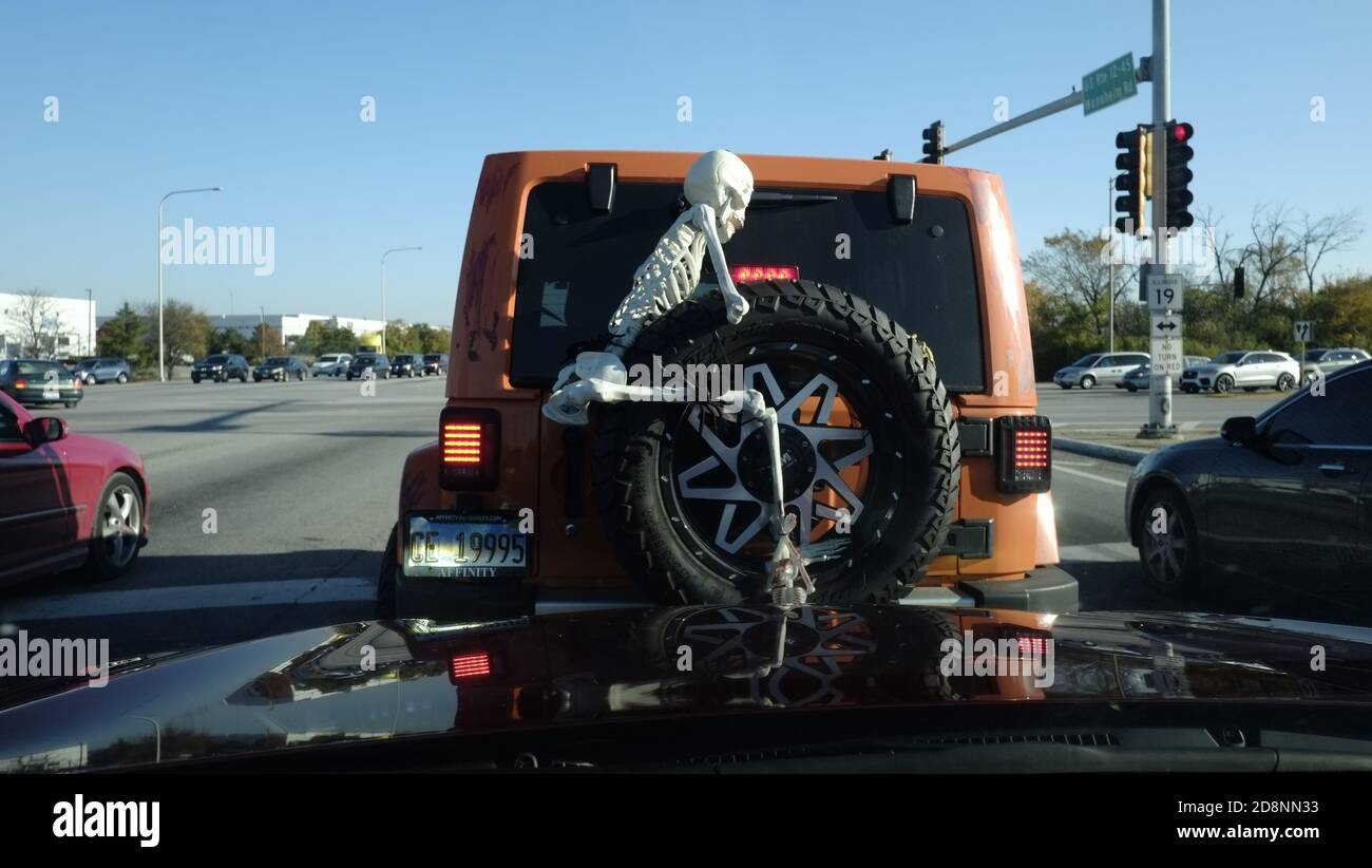 Chicago - Illinois. Halloween 2020, skeleton, decoration, scary, Jeep ...