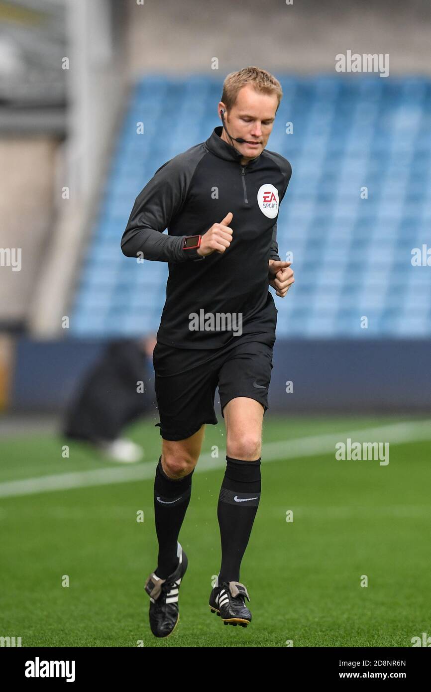 todays referee referee Gavin Ward Stock Photo - Alamy