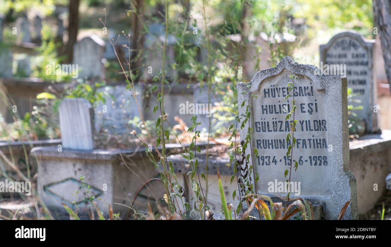 Muslim graveyard praying hi-res stock photography and images - Alamy