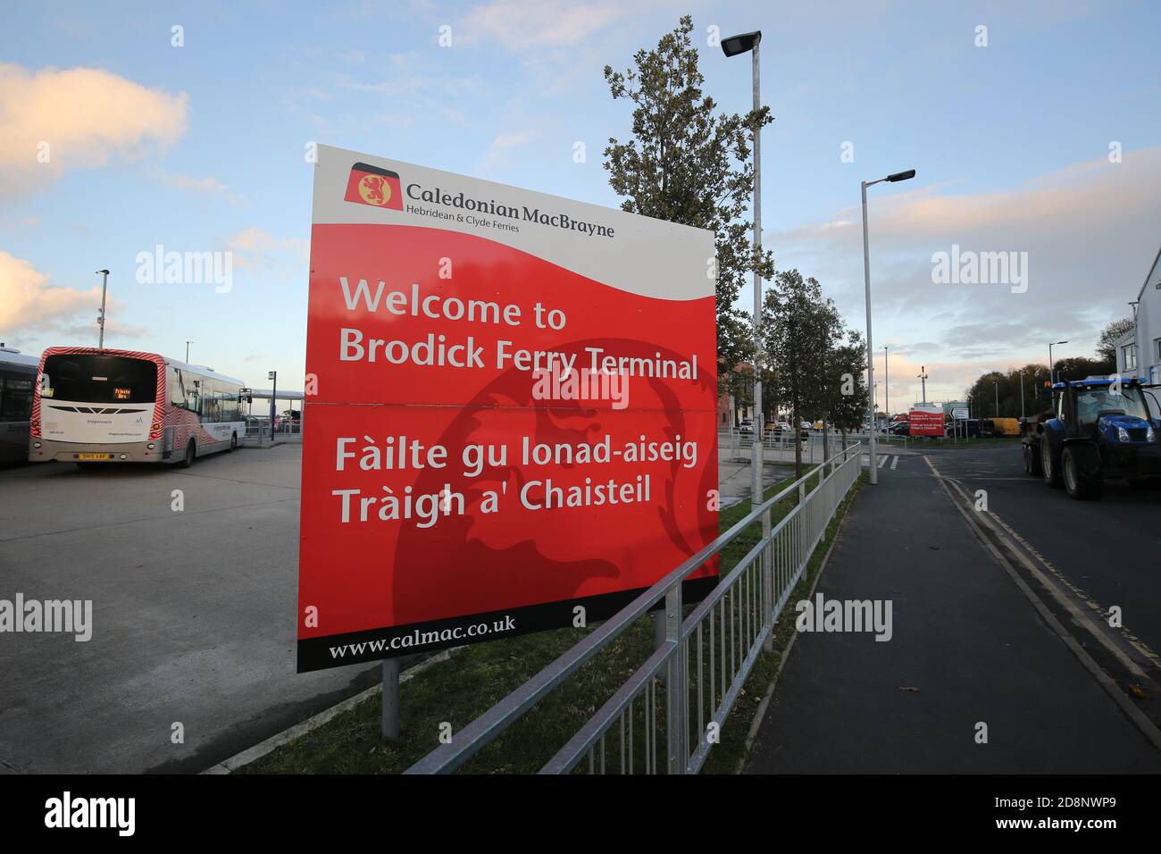 Two storey terminal building hi-res stock photography and images - Alamy