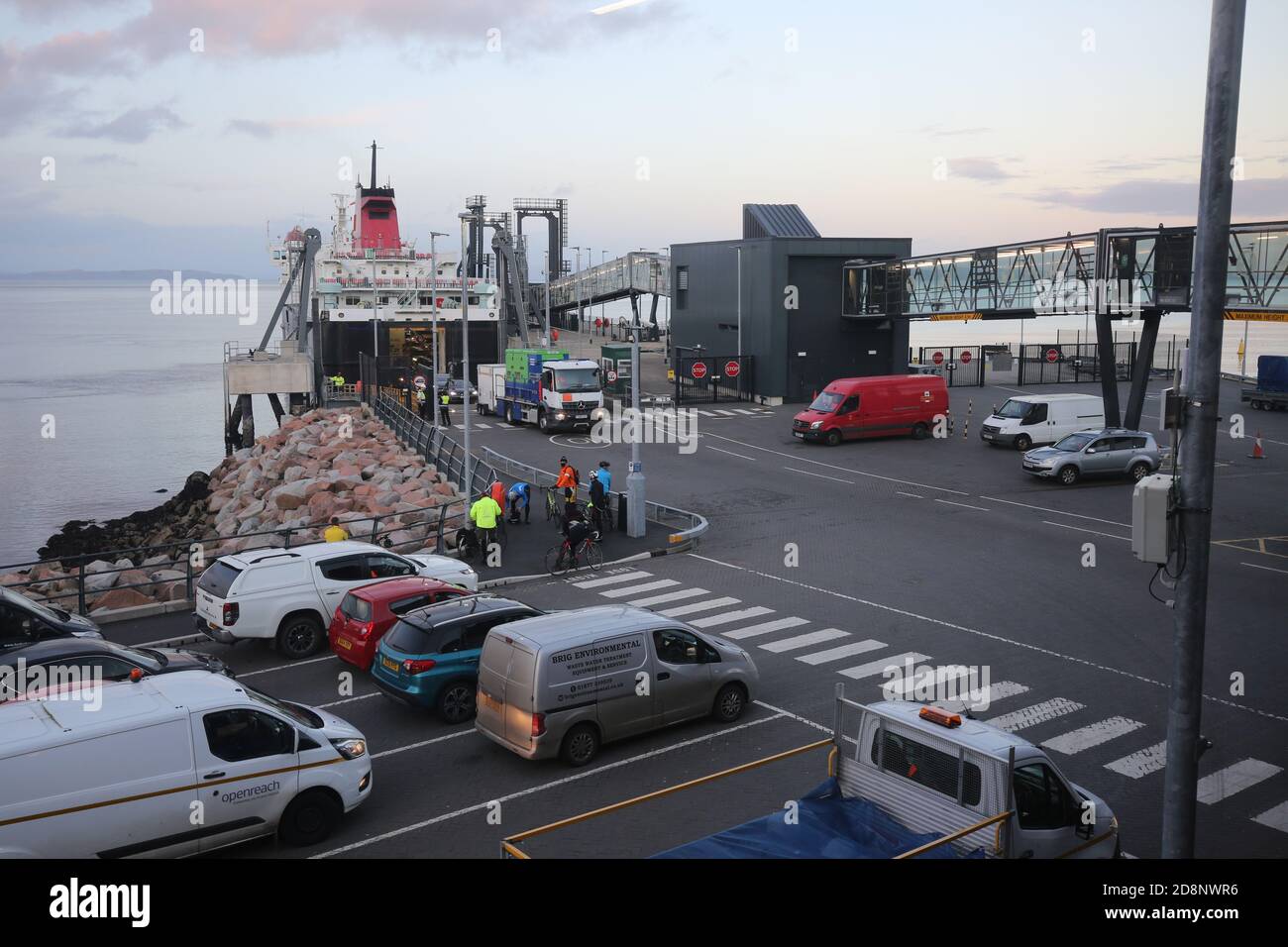 Two storey terminal building hi-res stock photography and images - Alamy