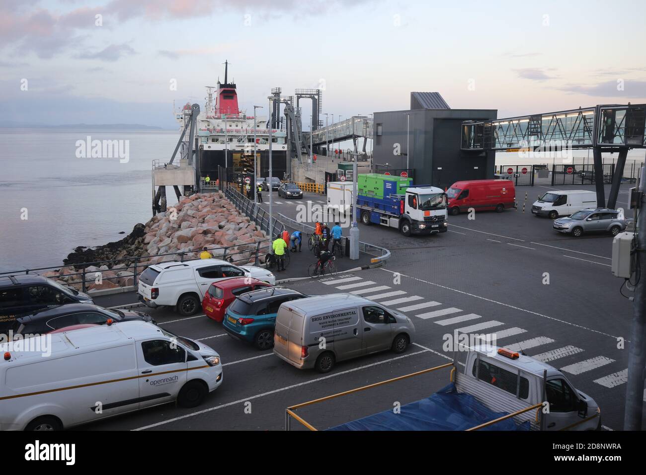 Two storey terminal building hi-res stock photography and images - Alamy