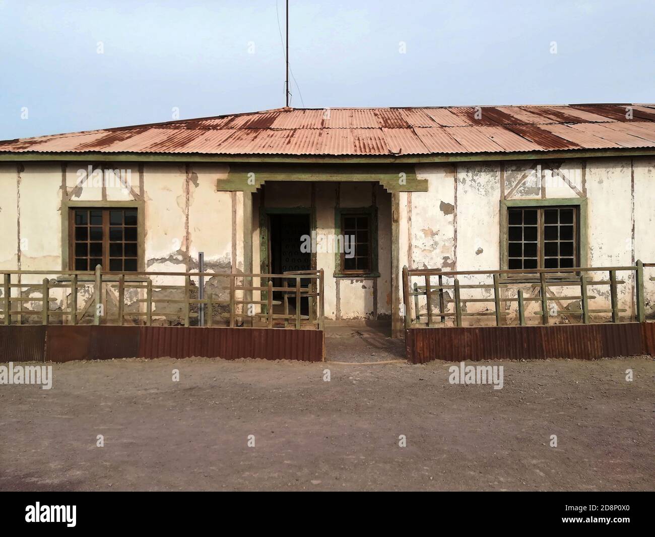 Old and creepy weathered building in the countryside Stock Photo - Alamy