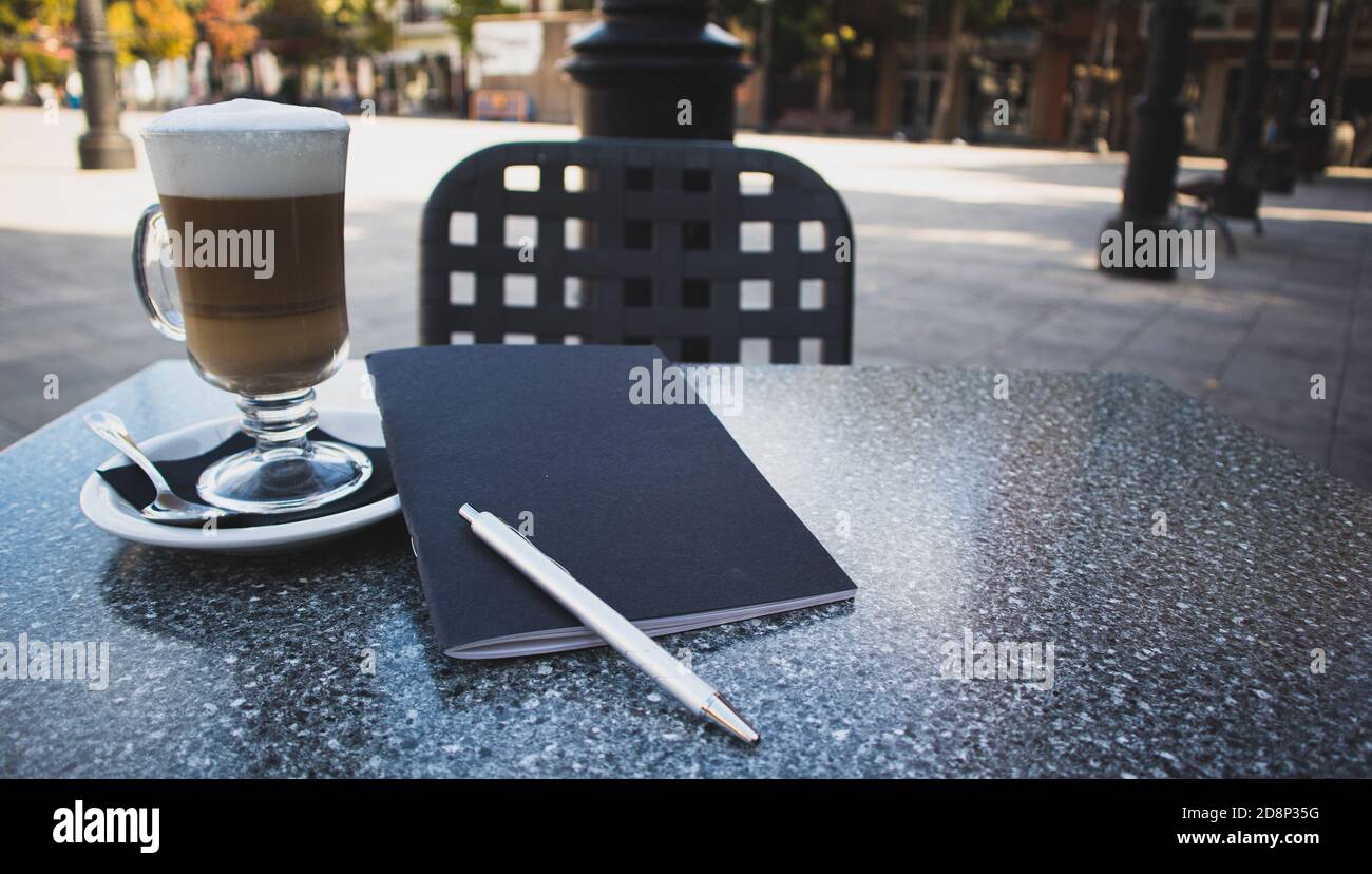 Working time in the coffee shop Stock Photo - Alamy