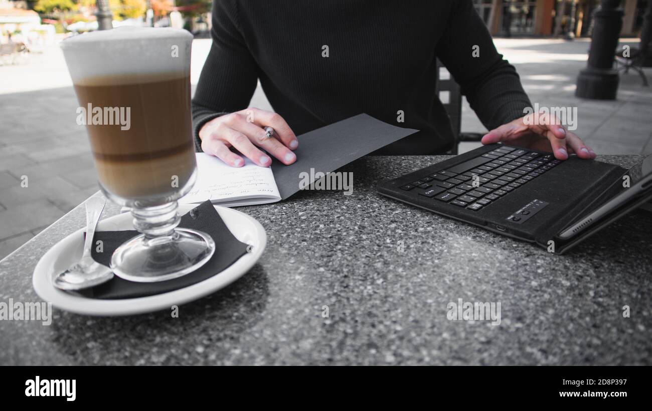 Working time in the coffee shop Stock Photo - Alamy
