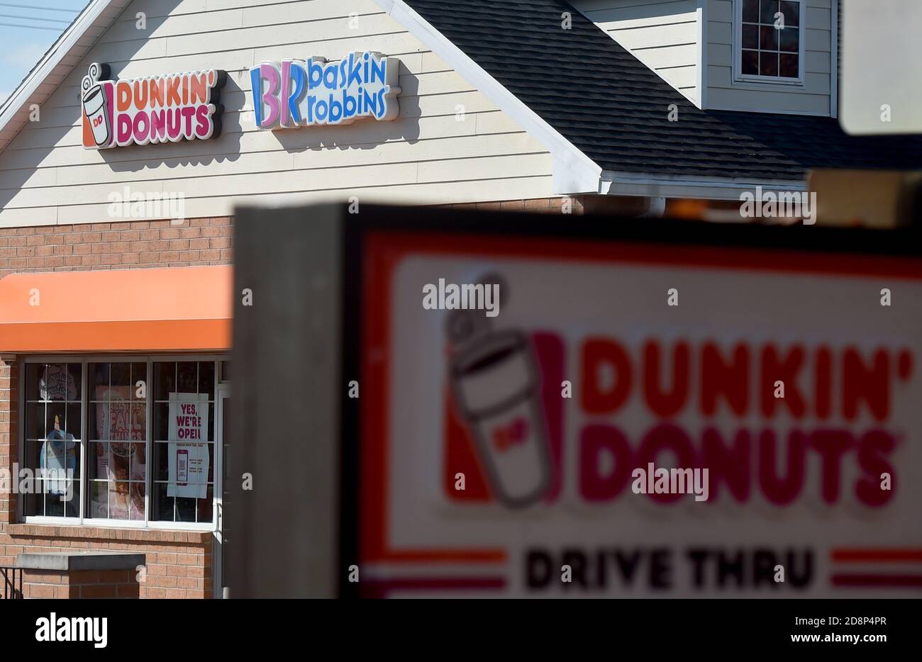 Dunkin donuts sign hi-res stock photography and images - Alamy