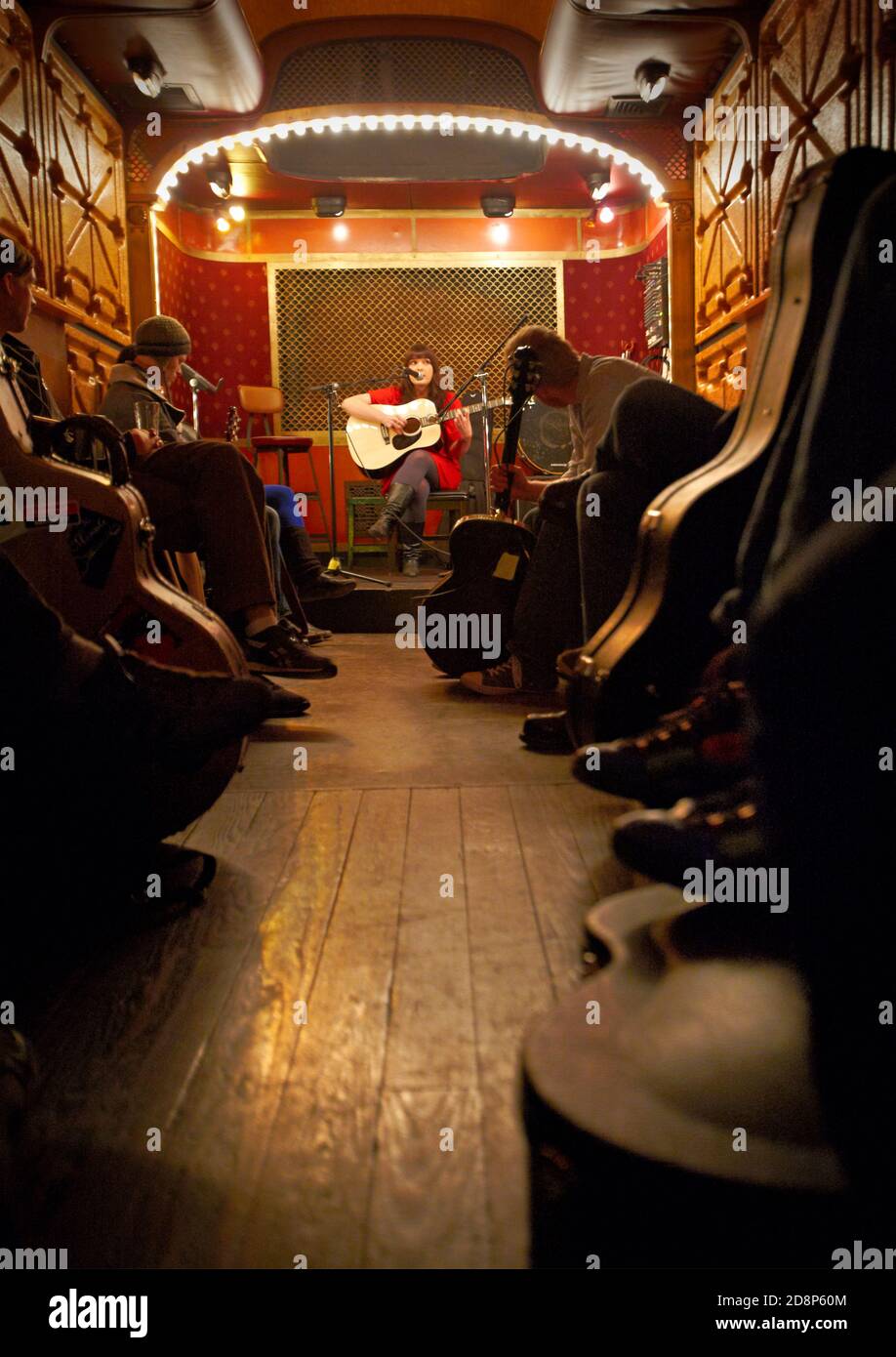 Open mic night woman hi-res stock photography and images - Alamy
