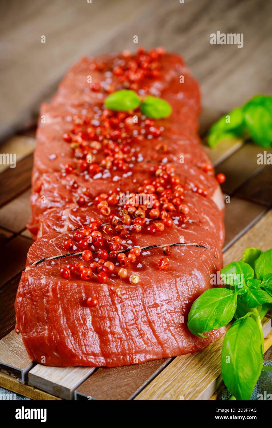 Bottom round steak hi-res stock photography and images - Alamy