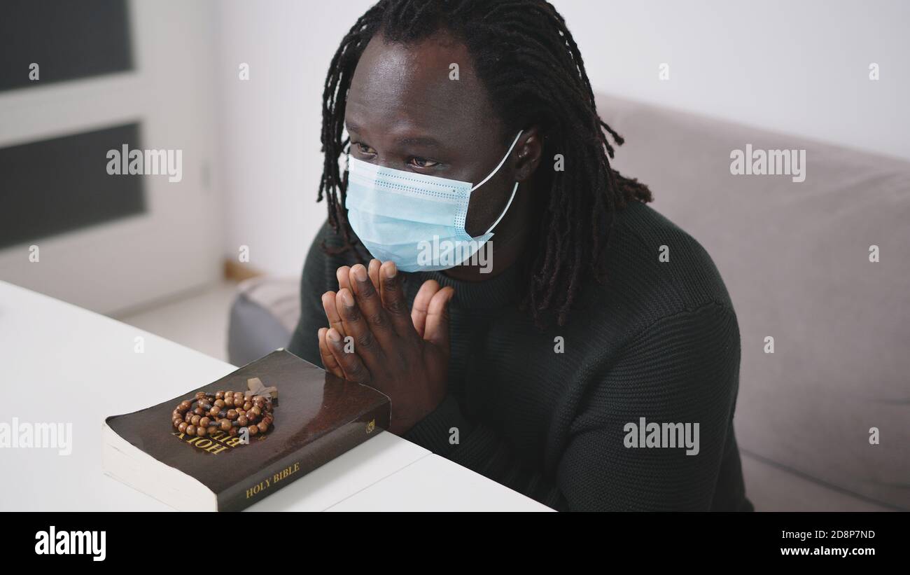 Faithful pray during rosary hi-res stock photography and images - Alamy