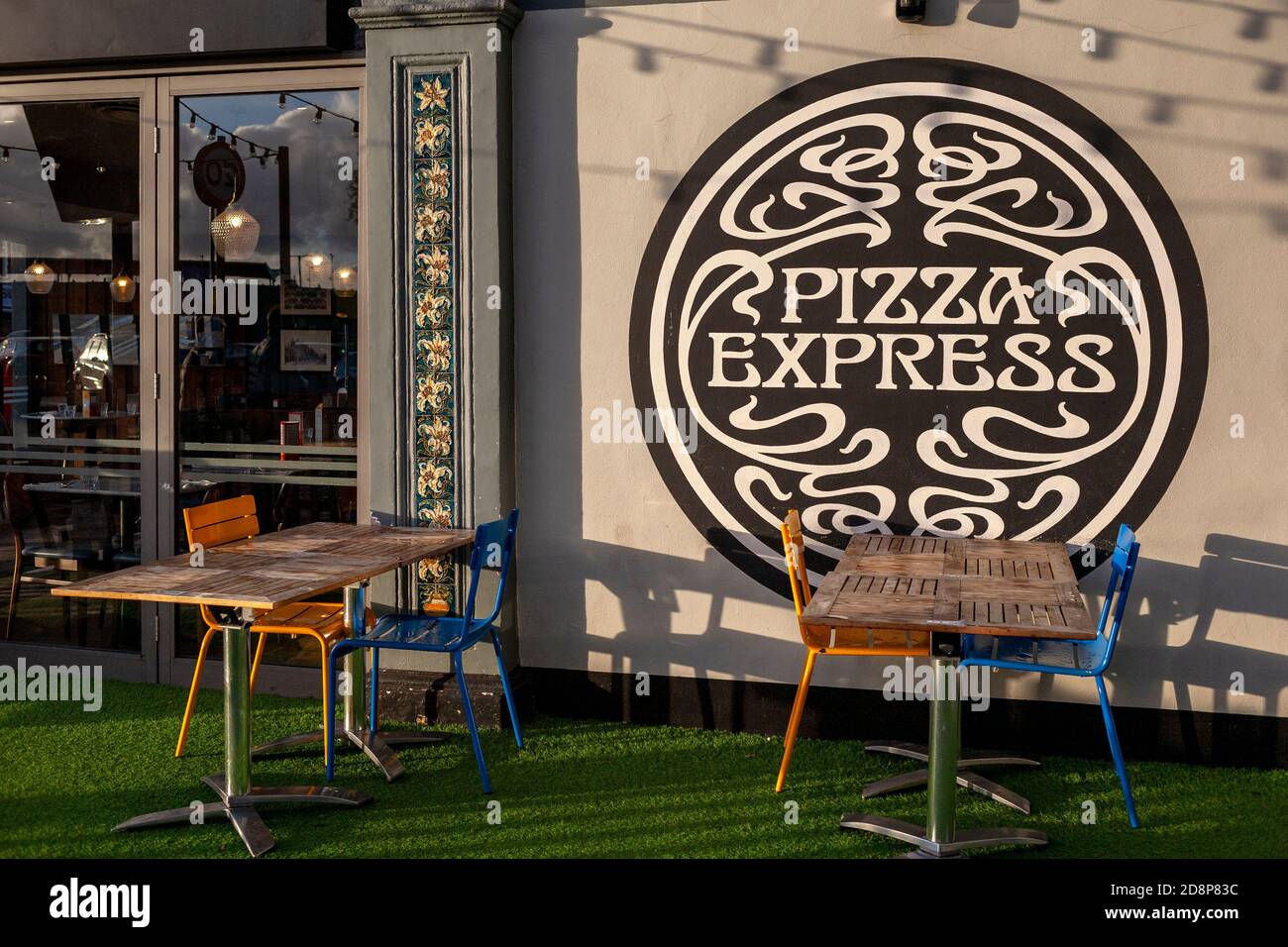 Outside eating pizza express hi-res stock photography and images - Alamy