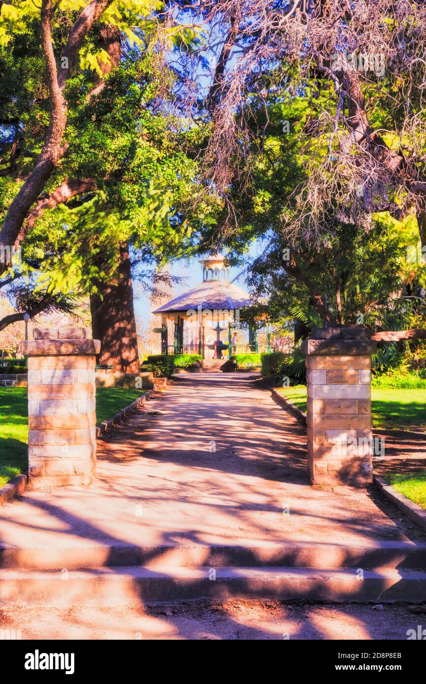 Central Machattie park in Bathurst city on a sunny summer day ...