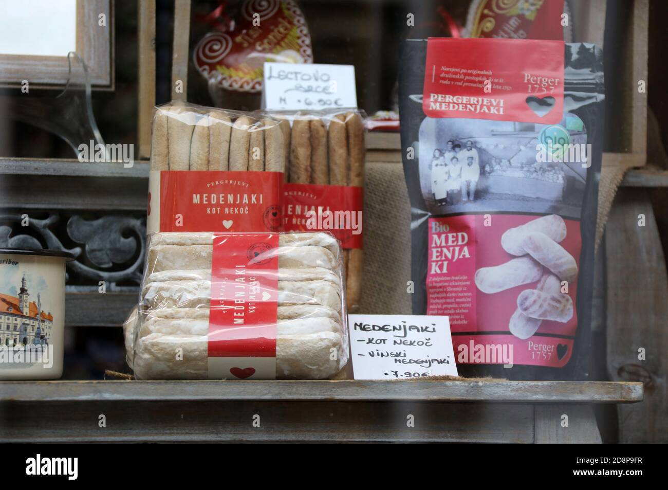 Traditional soft gingerbread in a Slovenian shop window Stock Photo - Alamy