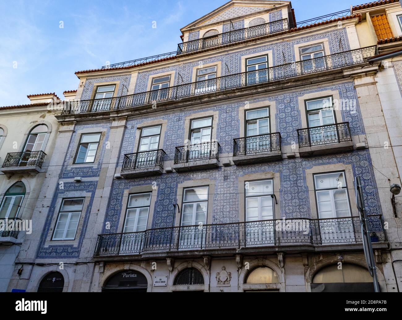 Lisabon houses hi-res stock photography and images - Alamy