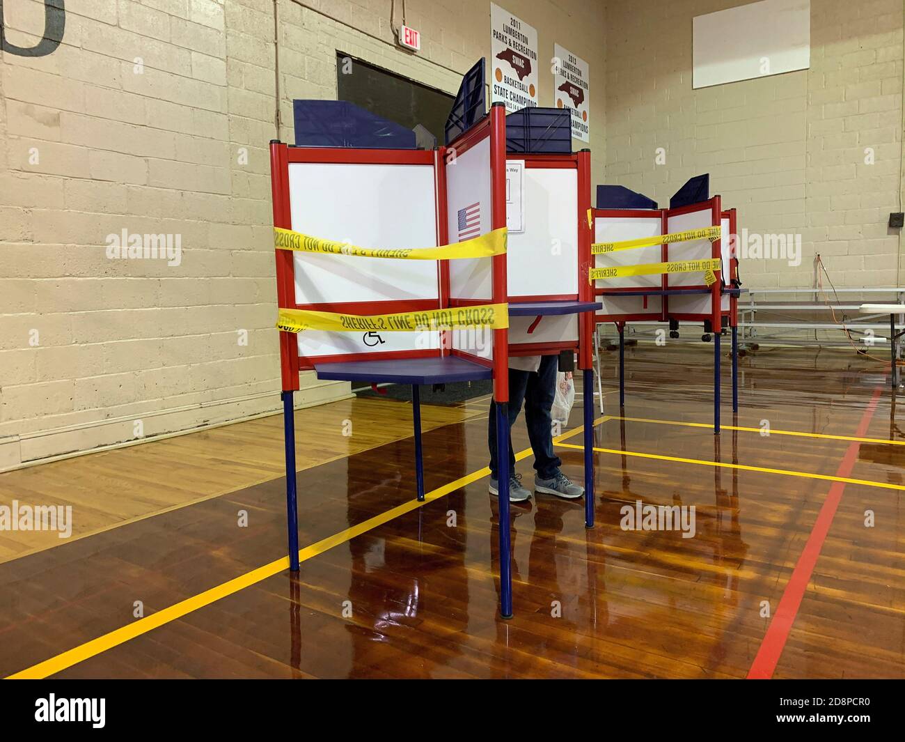Voting table hi-res stock photography and images - Alamy