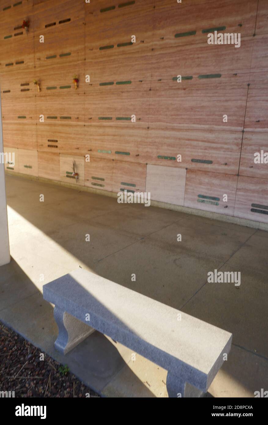 Carolyn jones morticia addams hi-res stock photography and images - Alamy