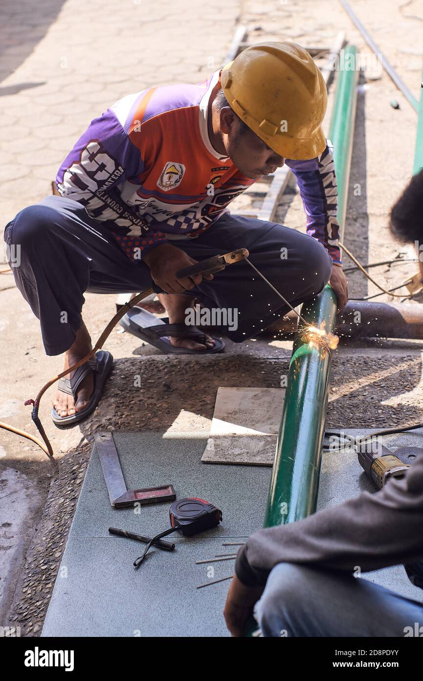 Welding asia hi-res stock photography and images - Alamy