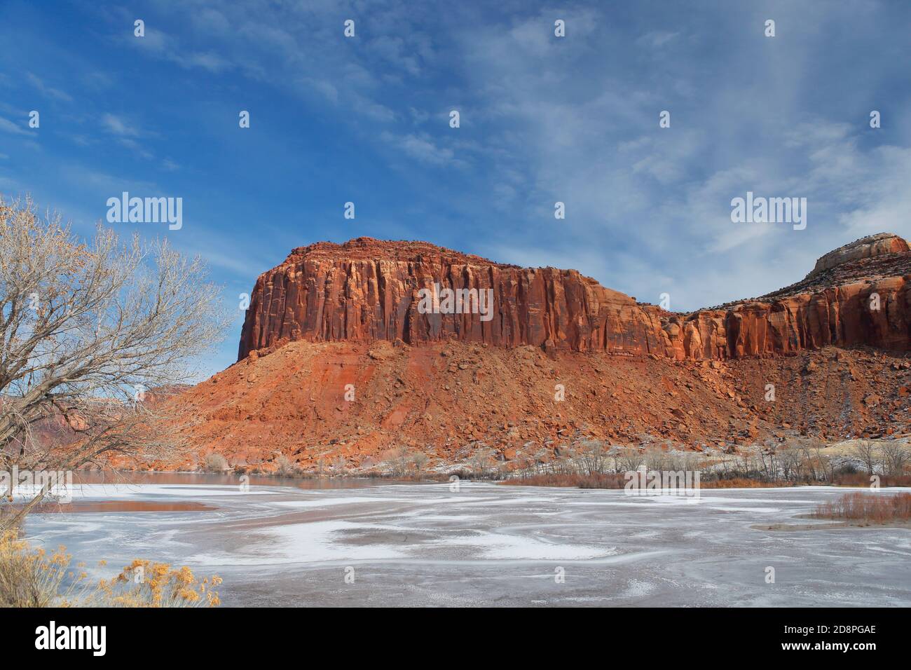 Traditional southwest landscape with red sandstone mountains with ...