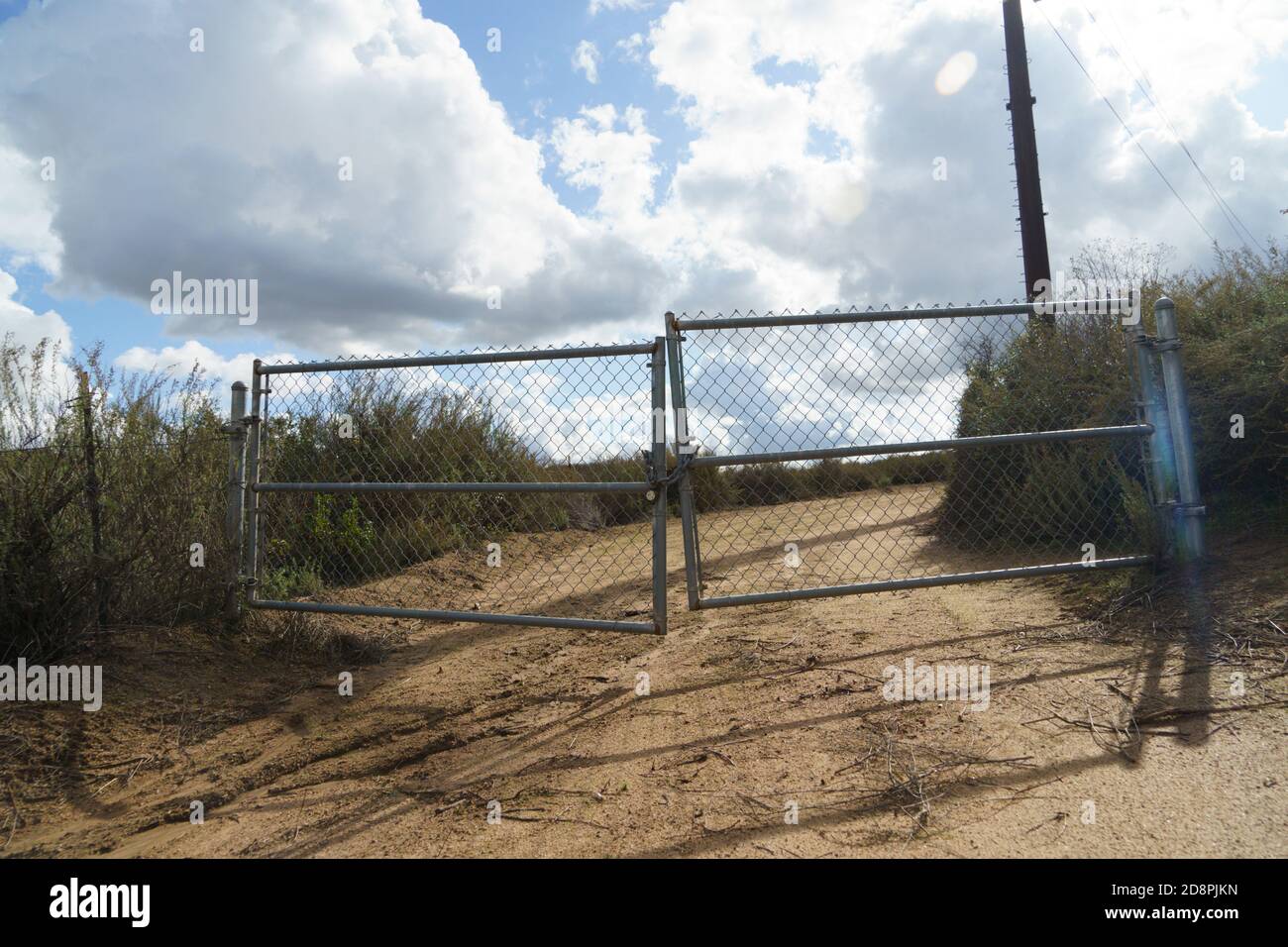 locked gate across dirt road Stock Photo - Alamy