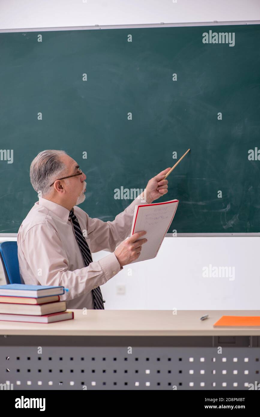 Old experienced teacher in the classroom Stock Photo - Alamy
